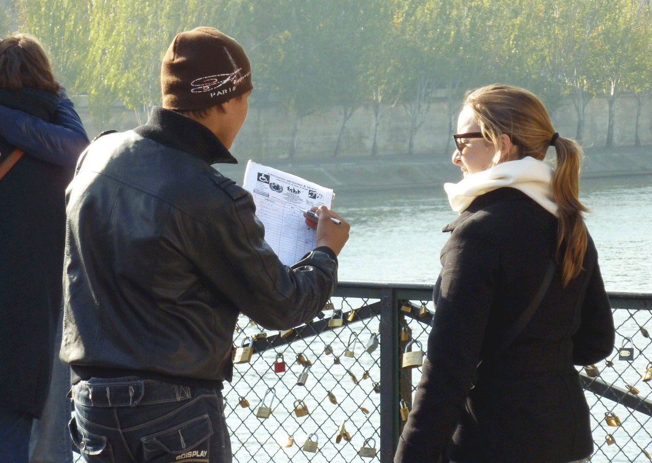 Paris, France fake petition scam, con artists target tourist